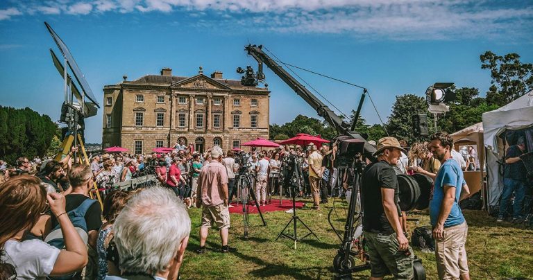 How to Become A Costume Designer: The Ultimate Guide 2020 – Set etiquette